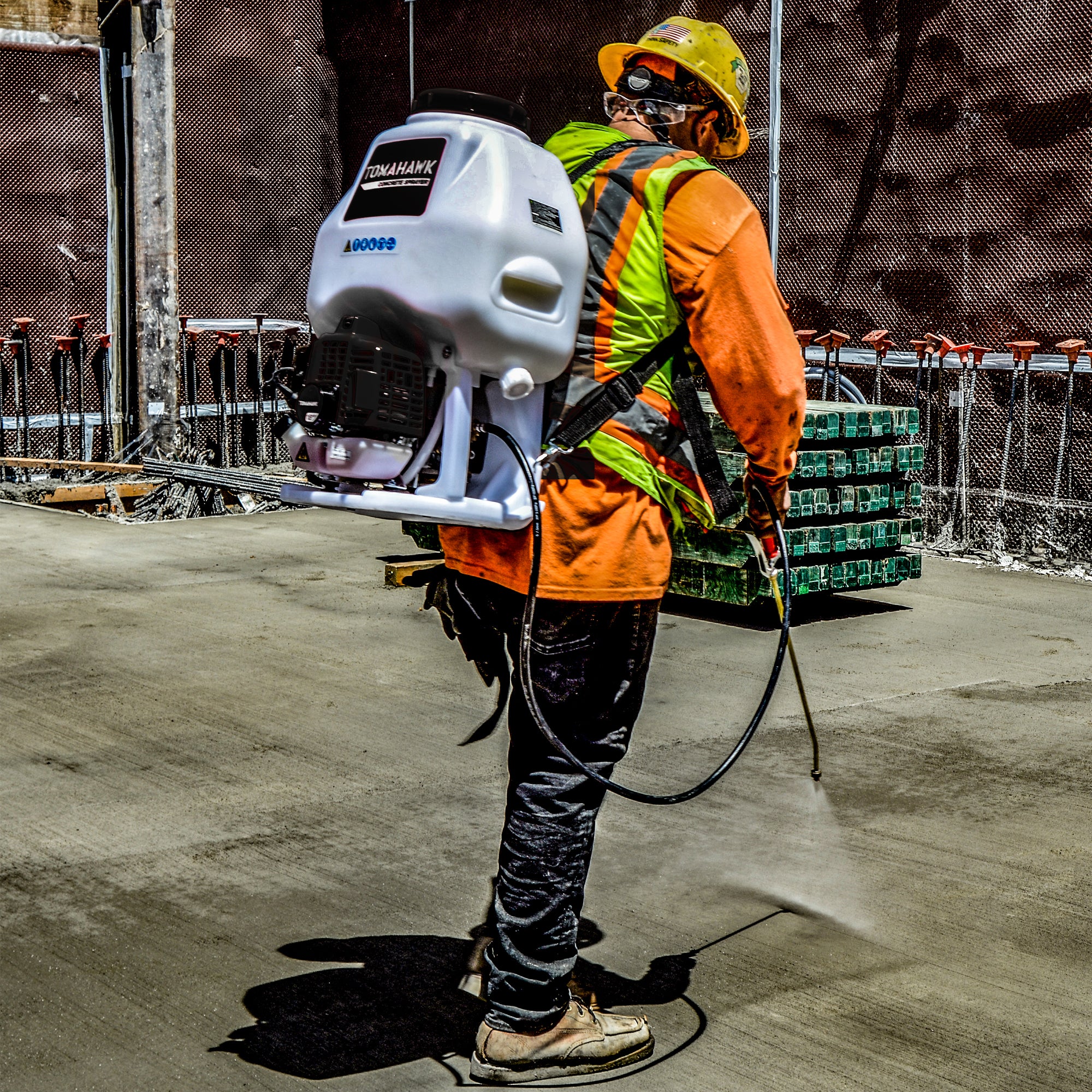 Concrete Sprayer The @tomahawkpower TCS6.5 6.5 Gallon Backpack