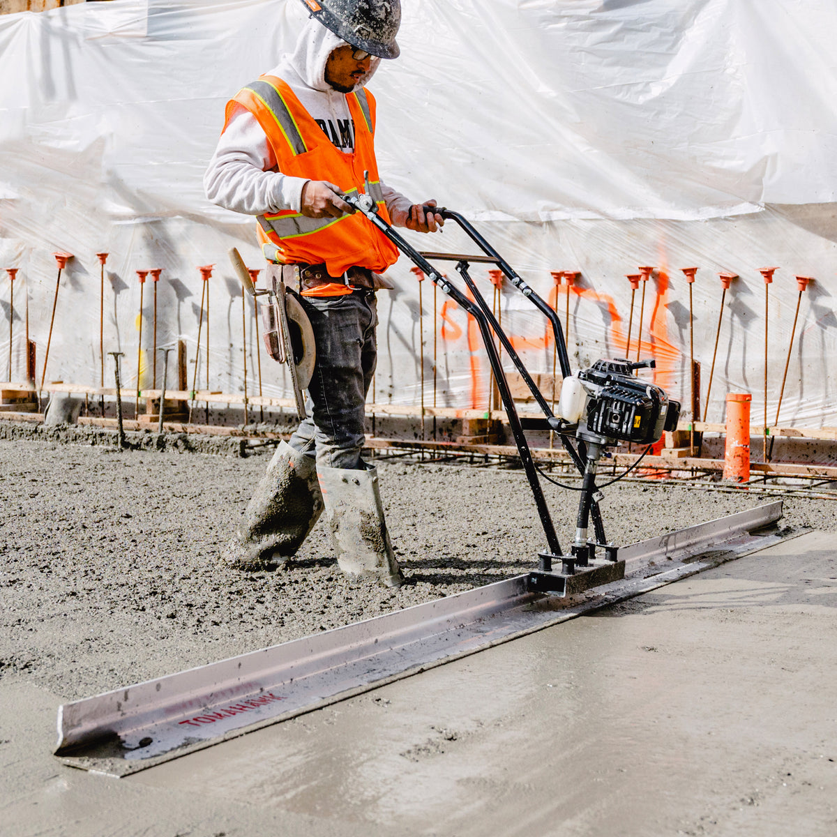 Power Screeds for Concrete Finishing & Leveling | Tomahawk